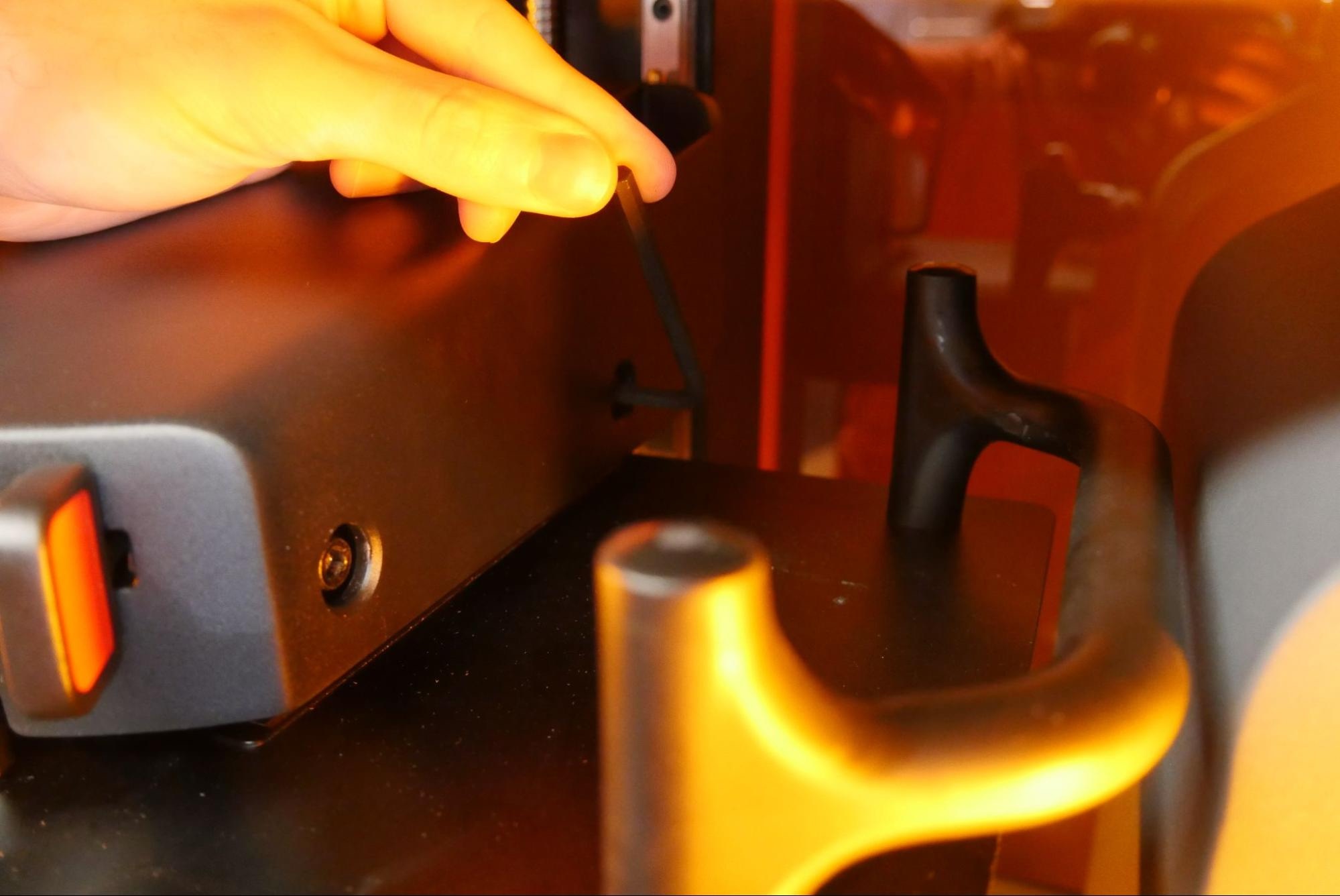 Aligning the build platform (Form 4 and Form 4L generation)